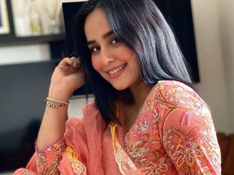 Sunanda Sharma tugs at the heartstrings with a soothing melody ...