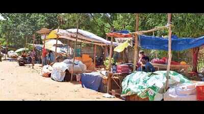 Vizag: Rains batter makeshift stalls at rythu bazaars | Visakhapatnam ...