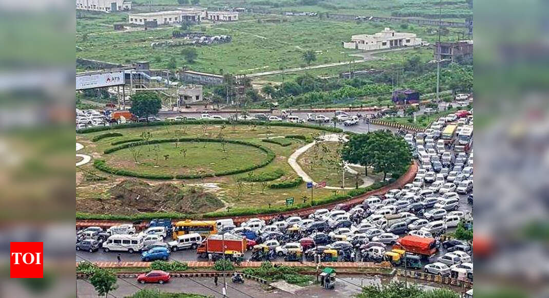 Noida: Bridge planned to ease jams at Parthala Chowk hits hurdle ...