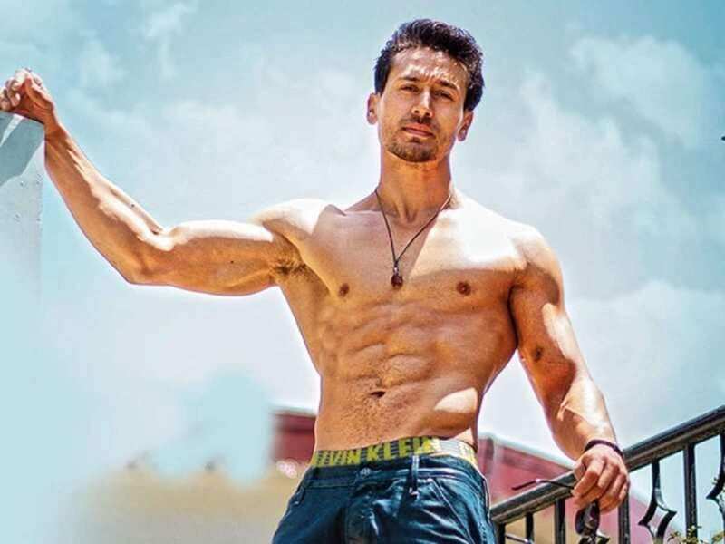 When Tiger Shroff showed off his mind-blowing kick in front of Akshay ...