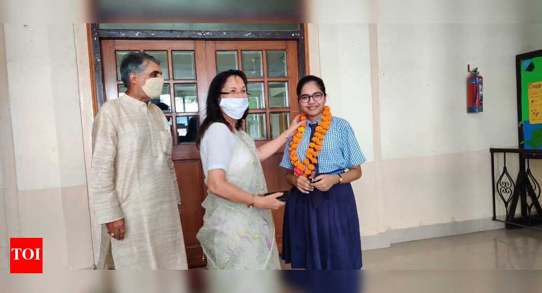 CBSE Class 12th result Topper: Lucknow girl scores 100 in all 6 ...