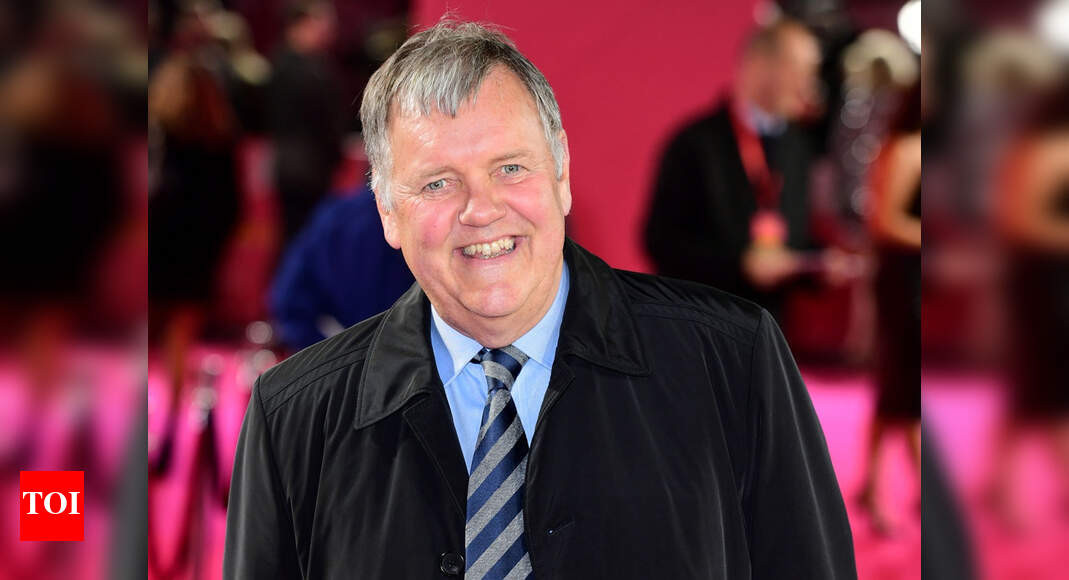 Fans shocked as ITV's top commentator Tyldesley demoted | Football News ...