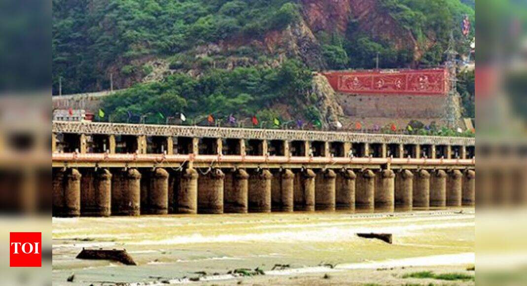 Prakasam barrage reaches FRL, 20 gates opened | Vijayawada News - Times ...