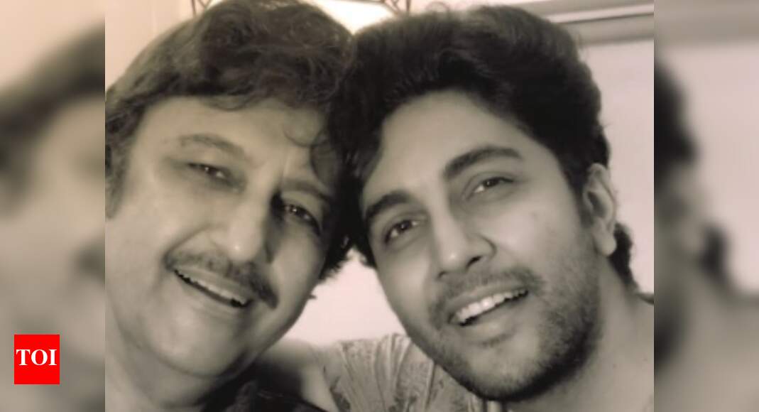 Watch: Sanjay Oza and Parth Oza get nostalgic as they croon ‘Aa Chal Ke ...