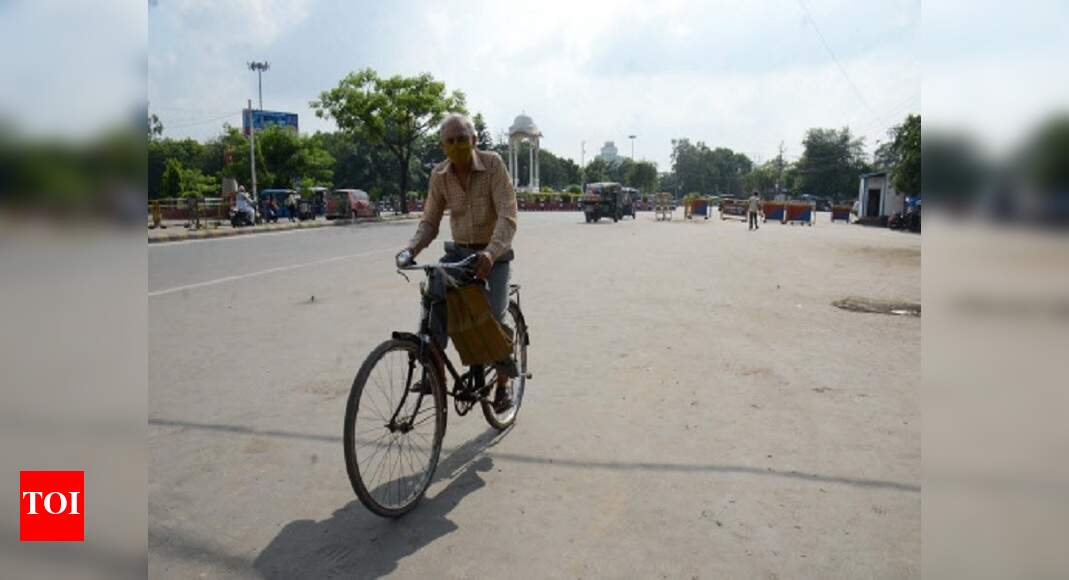 Patna roads wear a deserted look on Day 1 of fresh lockdown | Patna ...