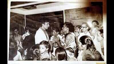 Gujarat: Fan who ran 400km backwards for Amitabh Bachchan, prays for ...