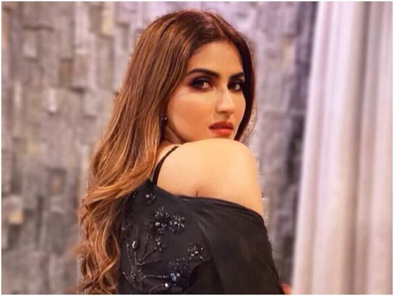 Pranutan Bahl goes glam | Hindi Movie News - Times of India