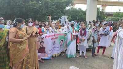 Mahila Congress Committee comes to the rescue of poor | Nagpur News ...