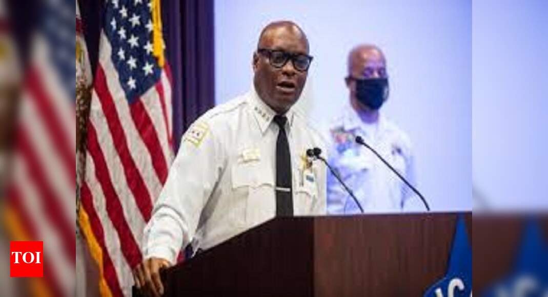 Chicago violence sparks war of words between Trump, mayor - Times of India