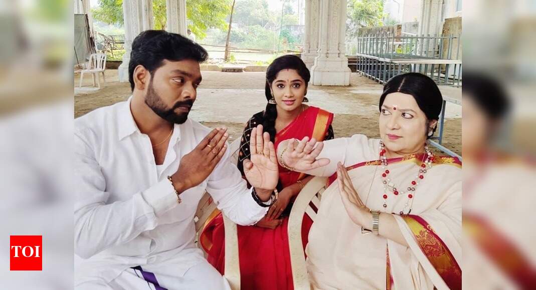 TV show Sundari Neeyum Sundaran Naanum completes one year; Vinoth Babu ...