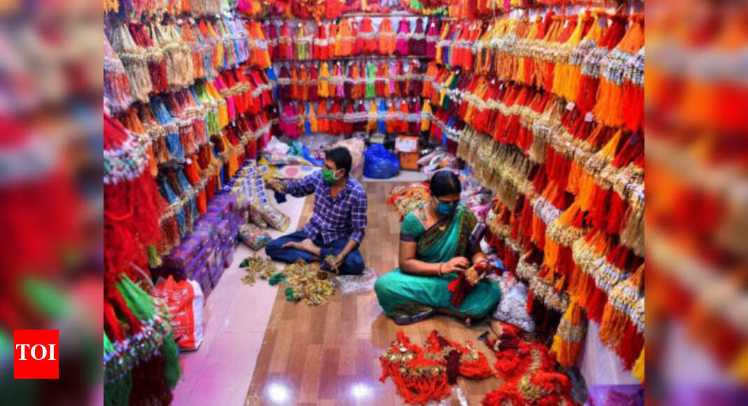 Mumbai Raksha Bandhan: Mumbai: Trade body promotes local rakhis for ...