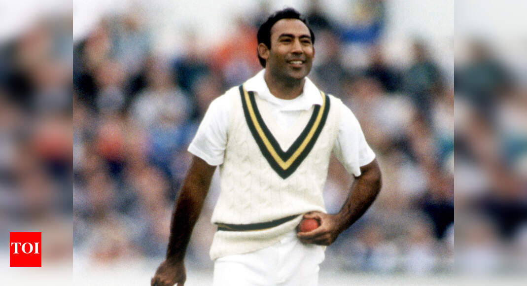 Past Pakistan players would have been at each other's throats if kept ...