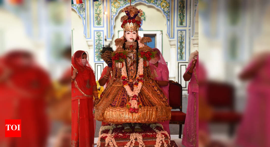 Diya Kumari performs traditional worship of Goddess Teej at City Palace ...