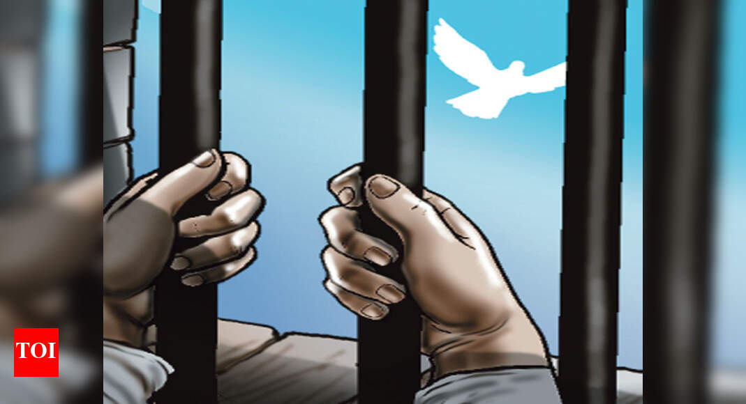 Kalyan: Two undertrials jump wall, escape prison | Thane News - Times ...