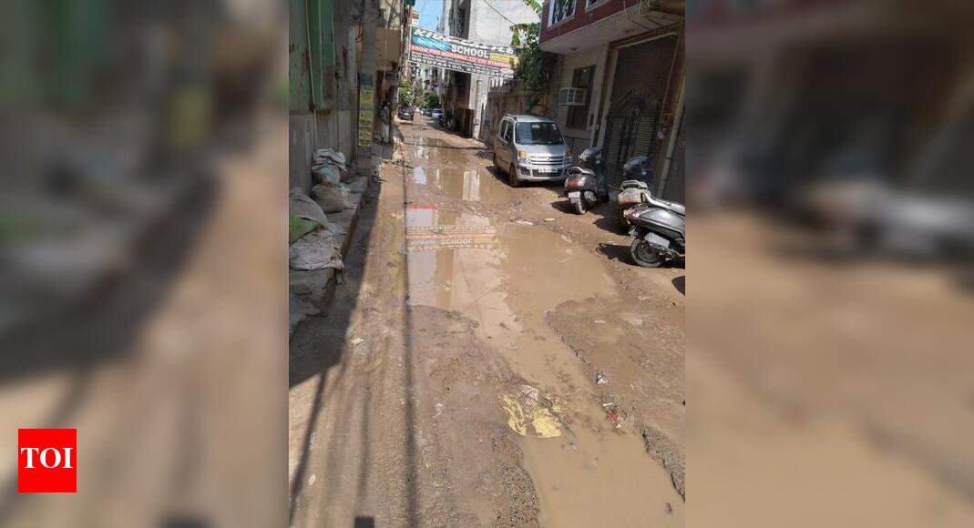 Broken roads in Mahavir Enclave - Times of India