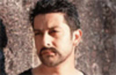 Aftab turns to macho 'moustache' man | Hindi Movie News - Times of India