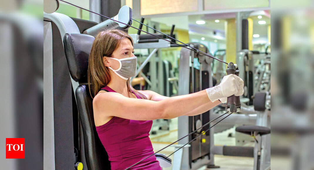 Distance between equipment, trainers in masks, no physical contact ...