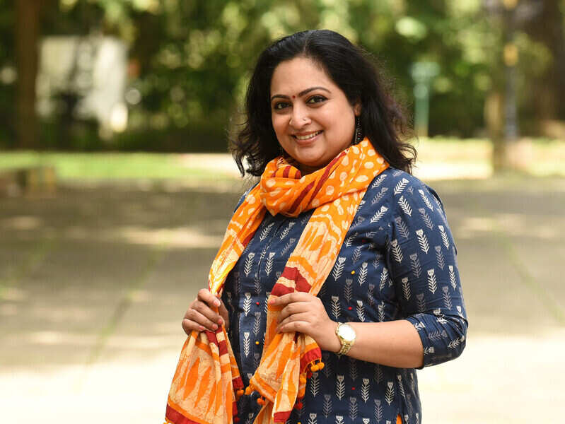 Reshmi Soman: I video call my cats everyday - Times of India