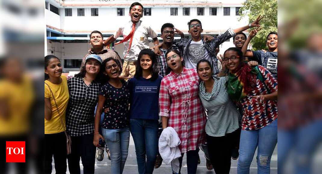 Campuses let in students after 4 months for HSC marksheets - Times of India