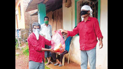 Goa: Arlem’s containment zone get groceries ahead of Eid | Goa News ...