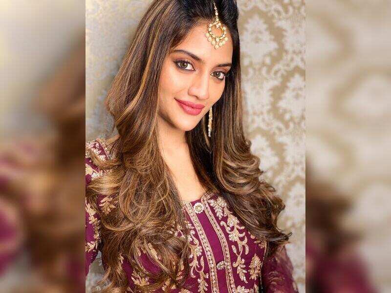 Nusrat celebrates a quiet Eid with parents at home | Bengali Movie News ...