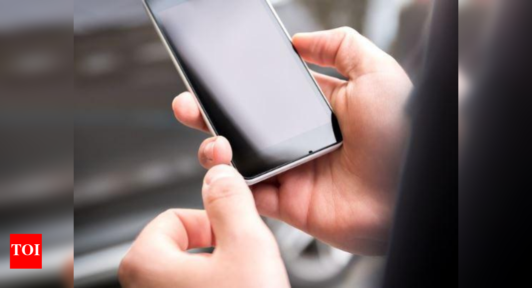 Delhi: Man held for robbing mobile phone of his wife | Delhi News ...