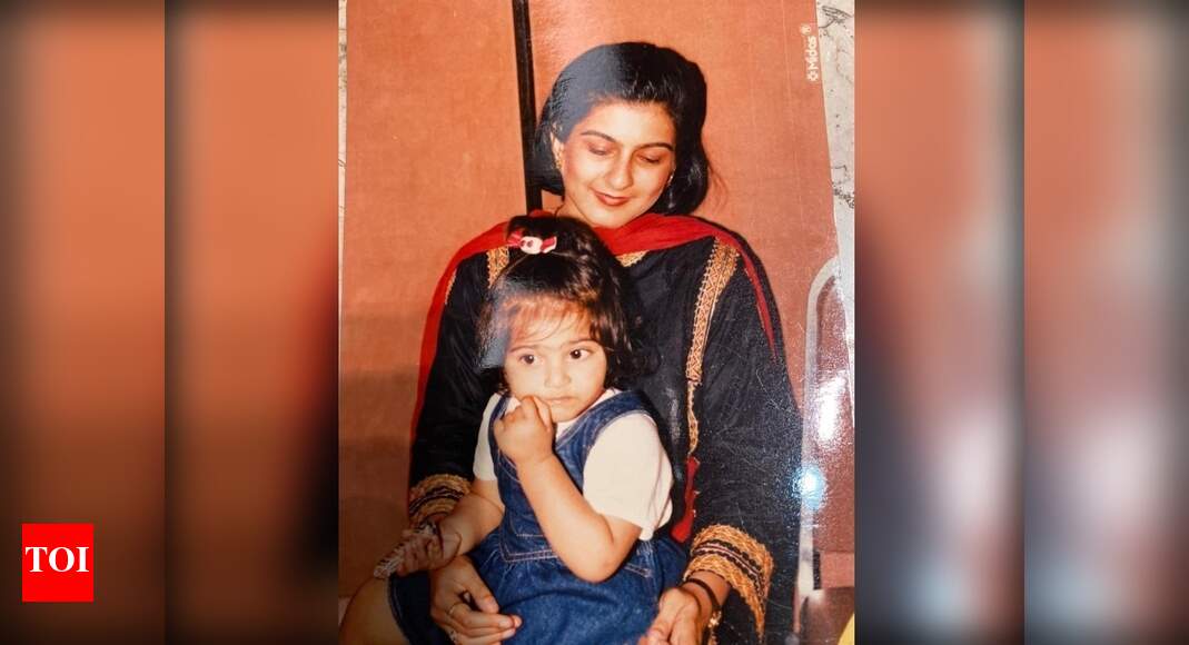 Sonam Kapoor Ahuja has the sweetest birthday wish for her Bua Reena ...