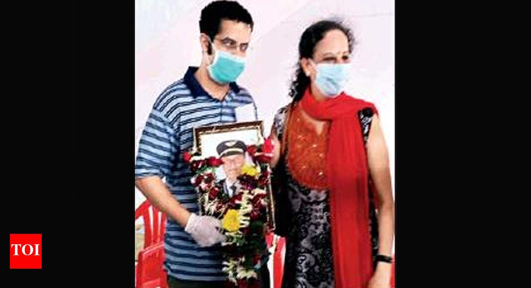 Deepak Sathe: Air Force to pay tribute to Captain Deepak Sathe | Mumbai ...