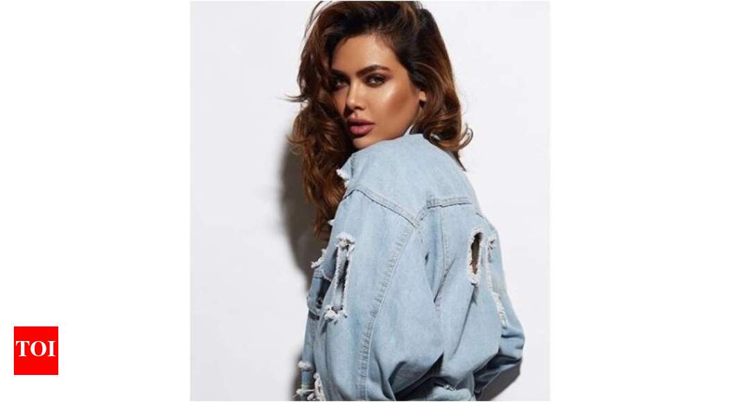 Photo: Esha Gupta celebrates four years of 'Rustom'; calls it 'A film ...