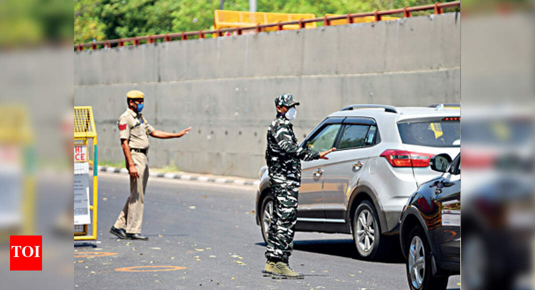 New MV Act On Day 2 Over 800 Vehicles Challaned In Ghaziabad