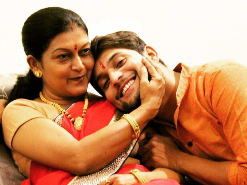 Late Marathi actor Aashutosh Bhakre's mother Anuradha Bhakre shares a ...