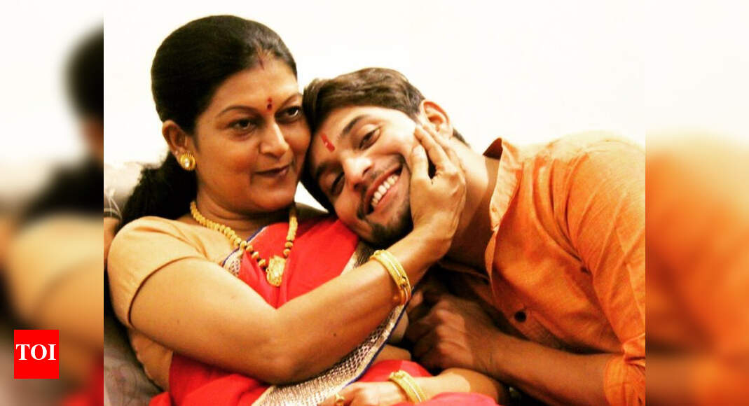 Late Marathi actor Aashutosh Bhakre's mother Anuradha Bhakre shares a ...