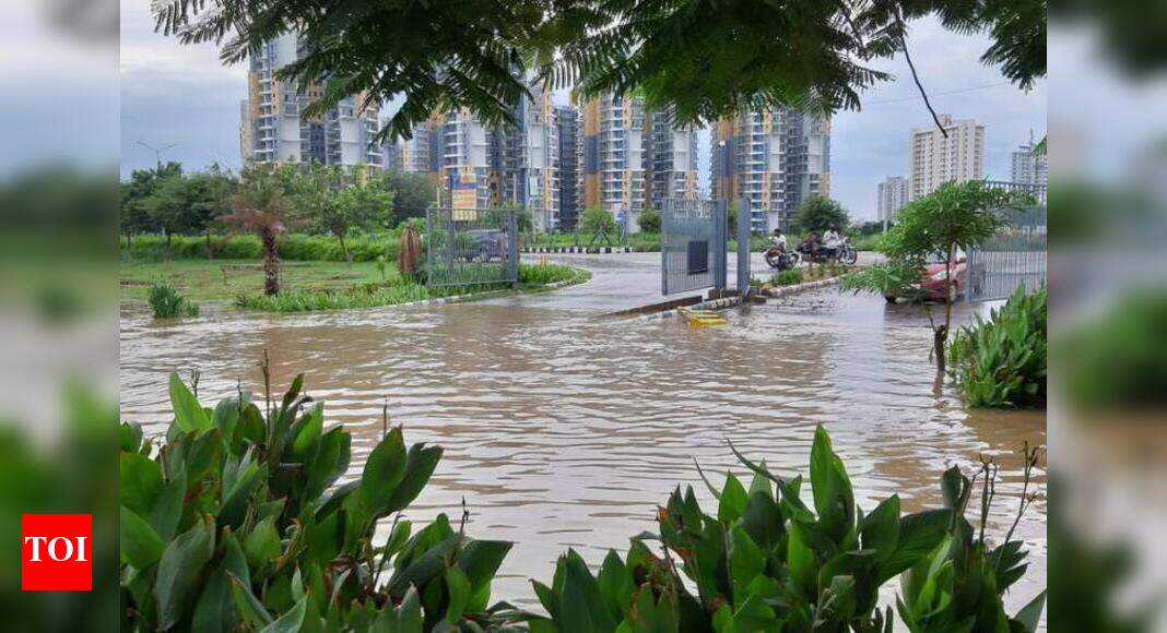 Rains flood many societies in new sectors | Gurgaon News - Times of India