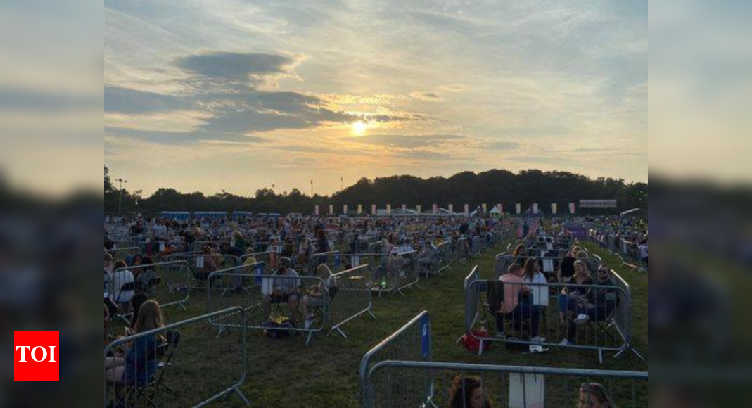 The new normal? Concert in UK viewed by 2500 people while maintaining ...