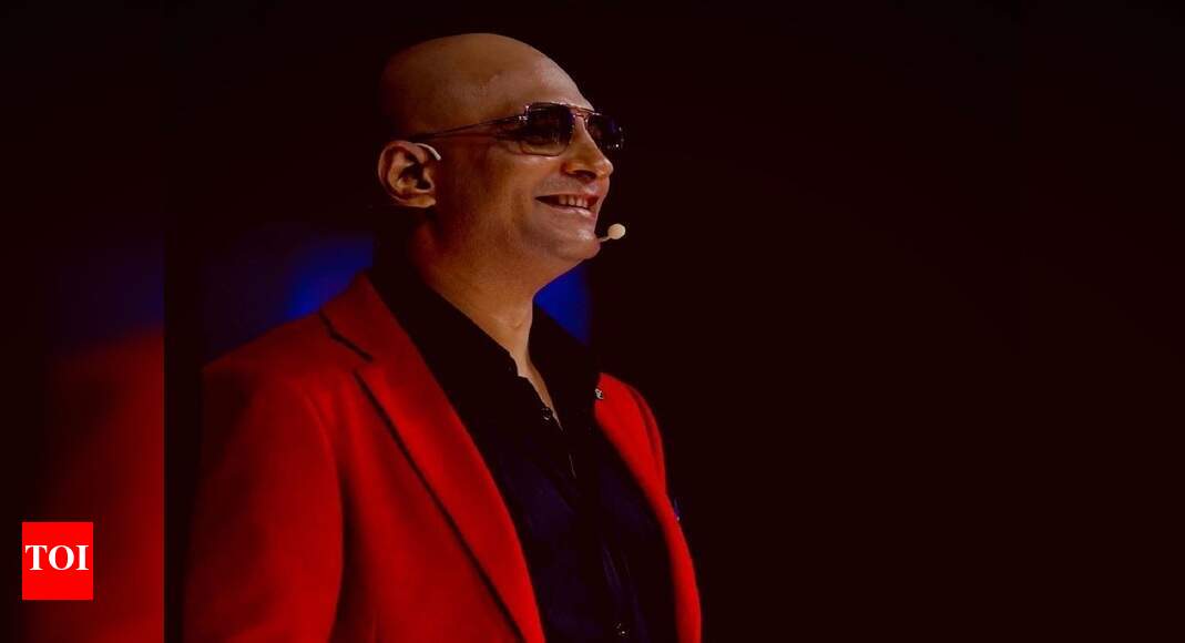 Indrajit Lankesh reacts to MS Dhoni retiring, shares a throwback photo ...