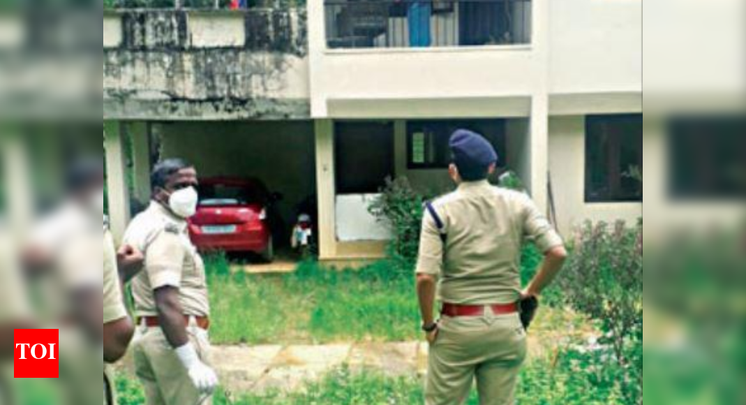 Wayanad: Police paste stickers on contacts’ houses of Covid-19 patients ...