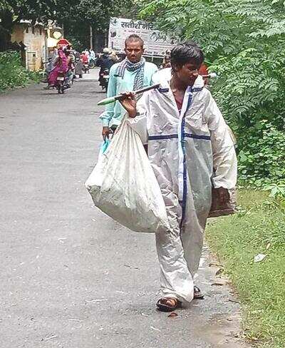 Scavenger wears used PPE suit dumped at Pilibhit dist hosp to shield ...