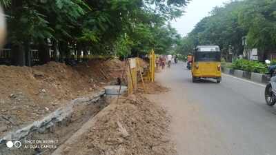 No space for pedestrians at Pantheon Road , ch-8. - Times of India
