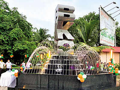 Mumbai: Art district under the flyover at BKC, amphitheatre and ...