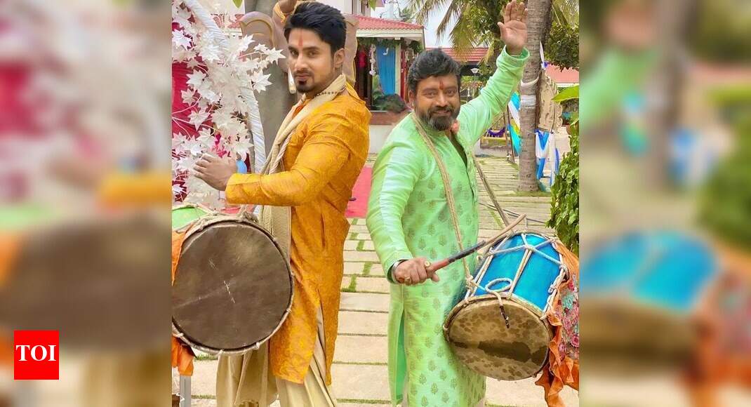 Rakksh wishes fans through pictures from the Mahasangama episode ...