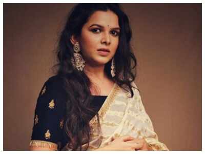 Mitali Mayekar defines elegance and grace in traditional attire, see ...