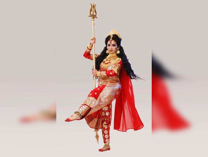 Mimi Chakraborty reveals her Durga look for Mahalaya | Bengali Movie ...