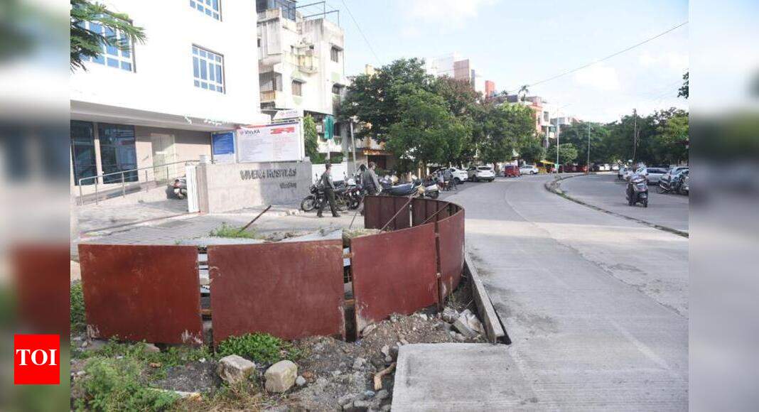 Subhash Nagar open well a threat to motorists | Nagpur News - Times of ...