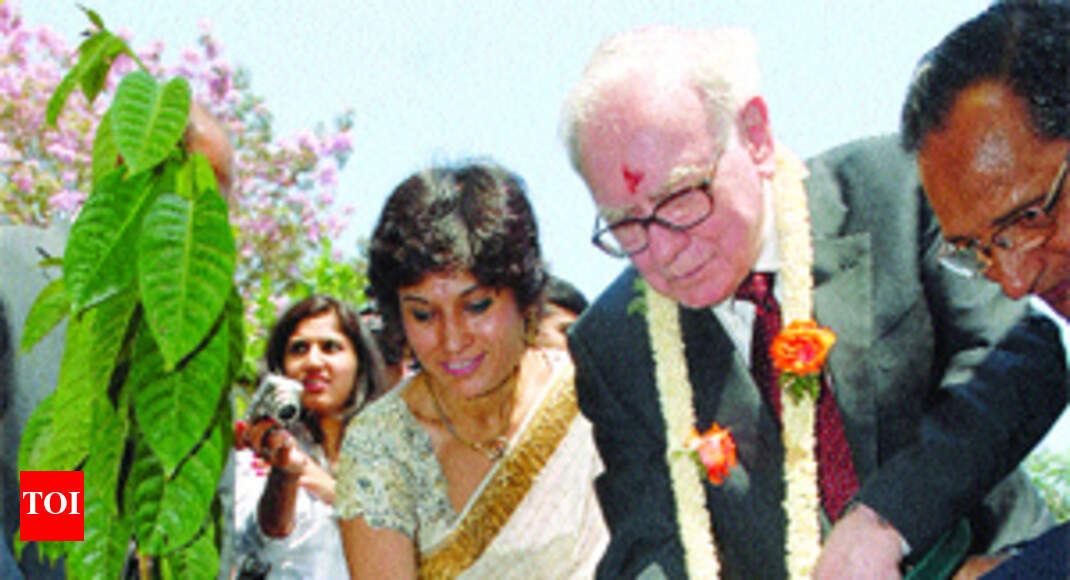 Life's about planting trees for others: Warren Buffett - Times of India