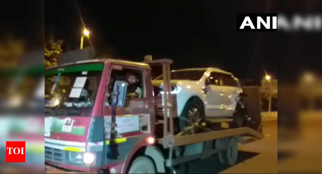 Vikaspuri Flyover Accident Today: Three injured after speeding car ...