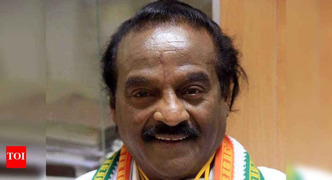 Congress leaders, public pay homage to deceased Lok Sabha MP ...