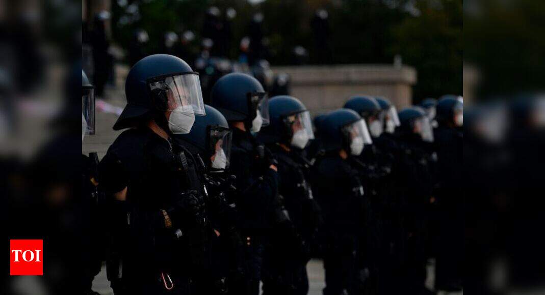 Berlin halts 'anti-corona' rally as European cities protest masks ...