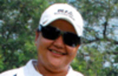 Experienced Simi vaults to the top | Golf News - Times of India