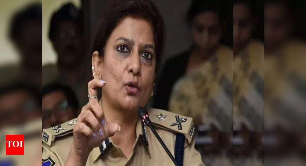 IG Charu Sinha first woman to head CRPF in Srinagar sector | India News ...
