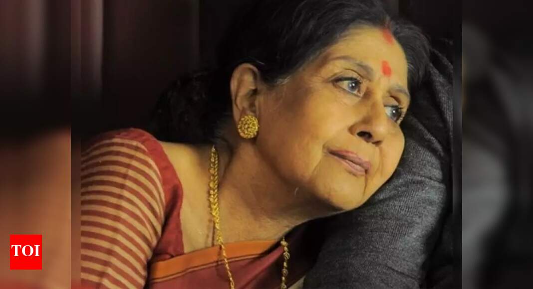 Sabitri Chatterjee misses visiting the studio para | Bengali Movie News ...